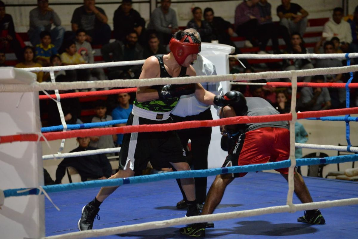 “Coliseo II”: Con un estadio repleto, el boxeo fue protagonista del fin ...