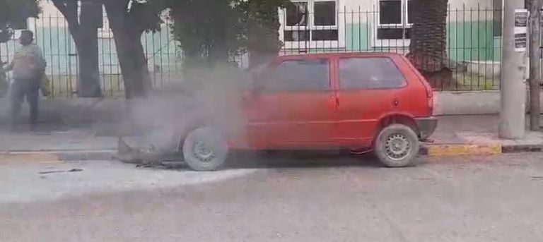 Un auto explotó frente al hospital de Viedma | NoticiasNet ... Un auto explotó frente al hospital de Viedma | NoticiasNet ...