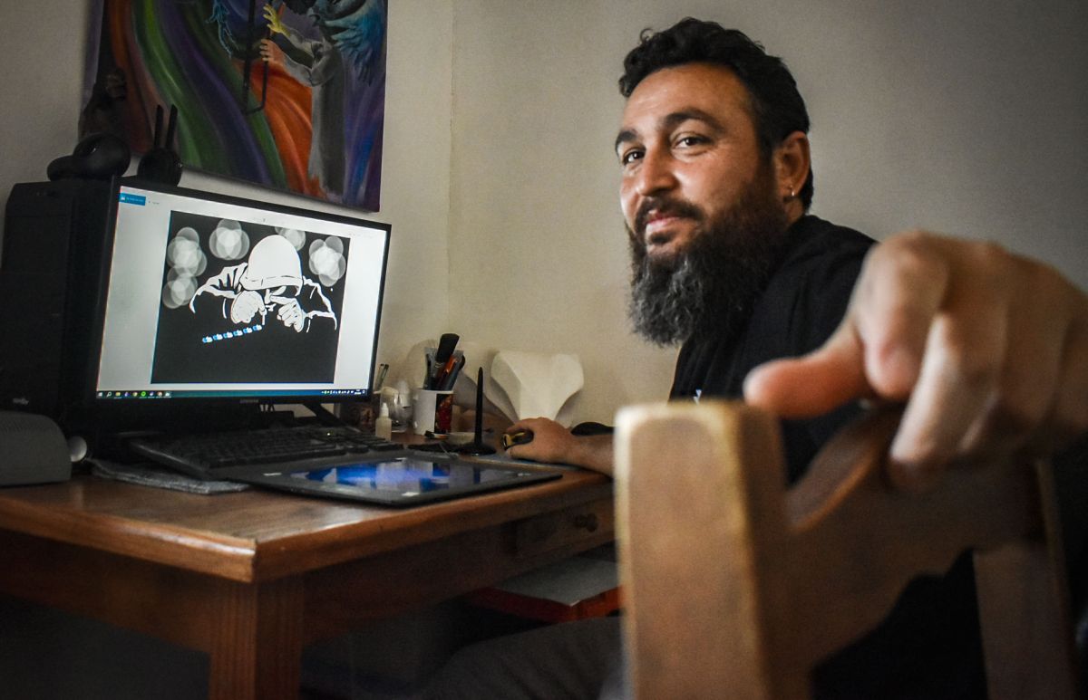 Simón Salamida es dibujante, muralista, pero también actor crítico ...
