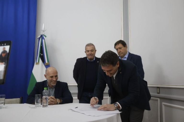 Servicios al loteo José Ignacio Rucci de Viedma: la CGT celebró el ...