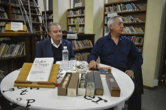 Asborno, coleccionista apasionado presentó su libro "Rollos de tango ...